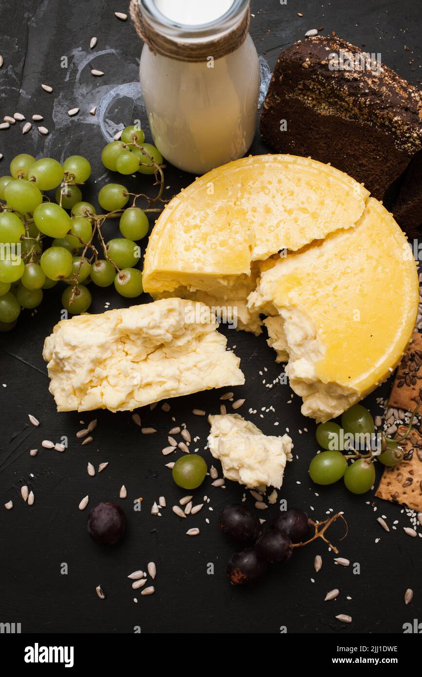 Rustic local dairy. Milk and cheese Stock Photo - Alamy