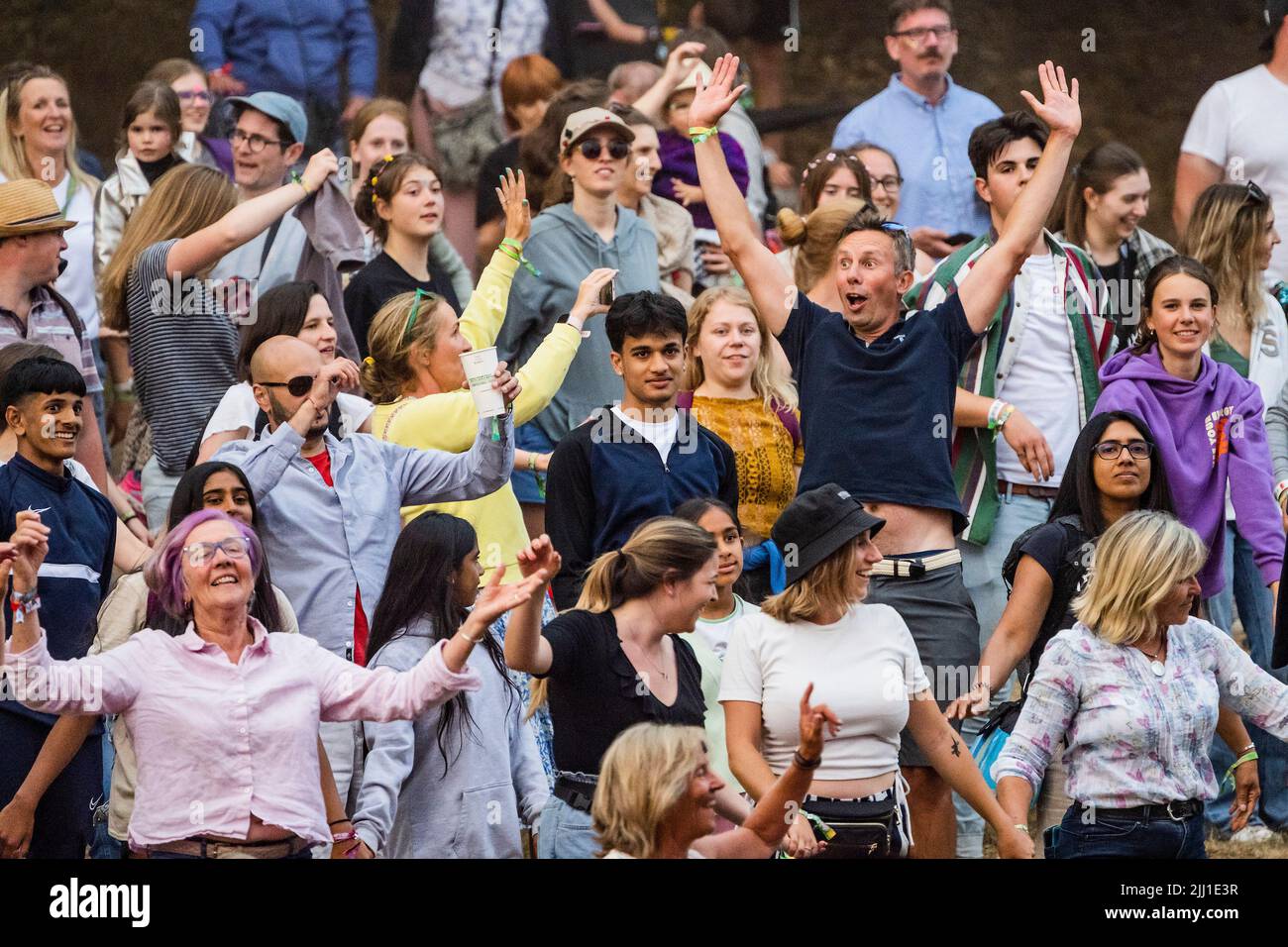 Henham Park, Suffolk, UK. 21st July, 2022. People dance in the dust to ...