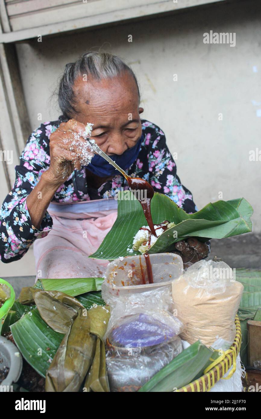 Indonesian Street Food in Yogyakarta, Mbah Satinem, selling jajanan ...