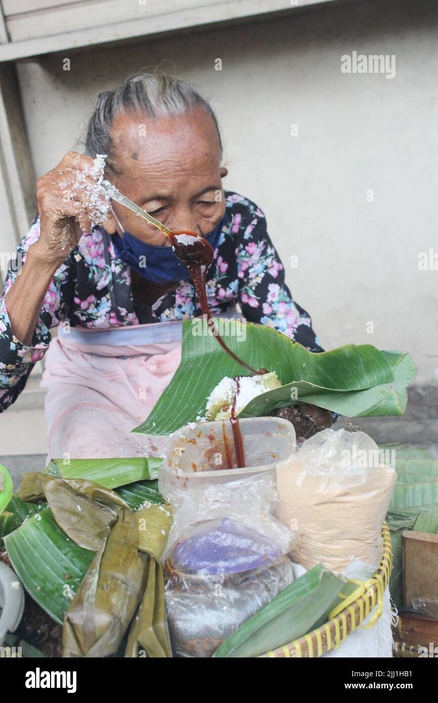 Indonesian Street Food in Yogyakarta, Mbah Satinem, selling jajanan ...