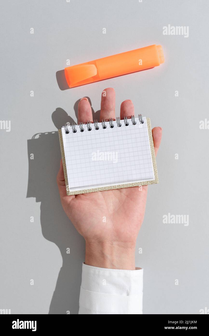 Businesswoman Holding Notepad With Important Message On Office Desk ...