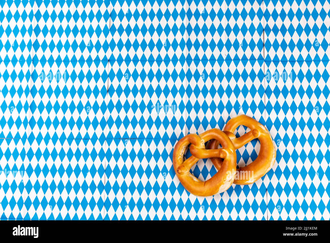 A traditional pretzel for german oktoberfest Stock Photo - Alamy