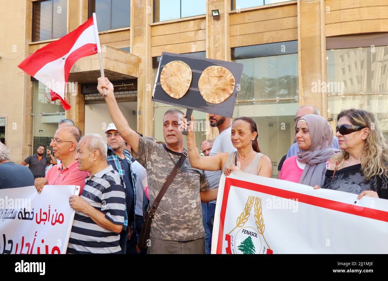 Lebanon beirut poverty line hi-res stock photography and images - Alamy