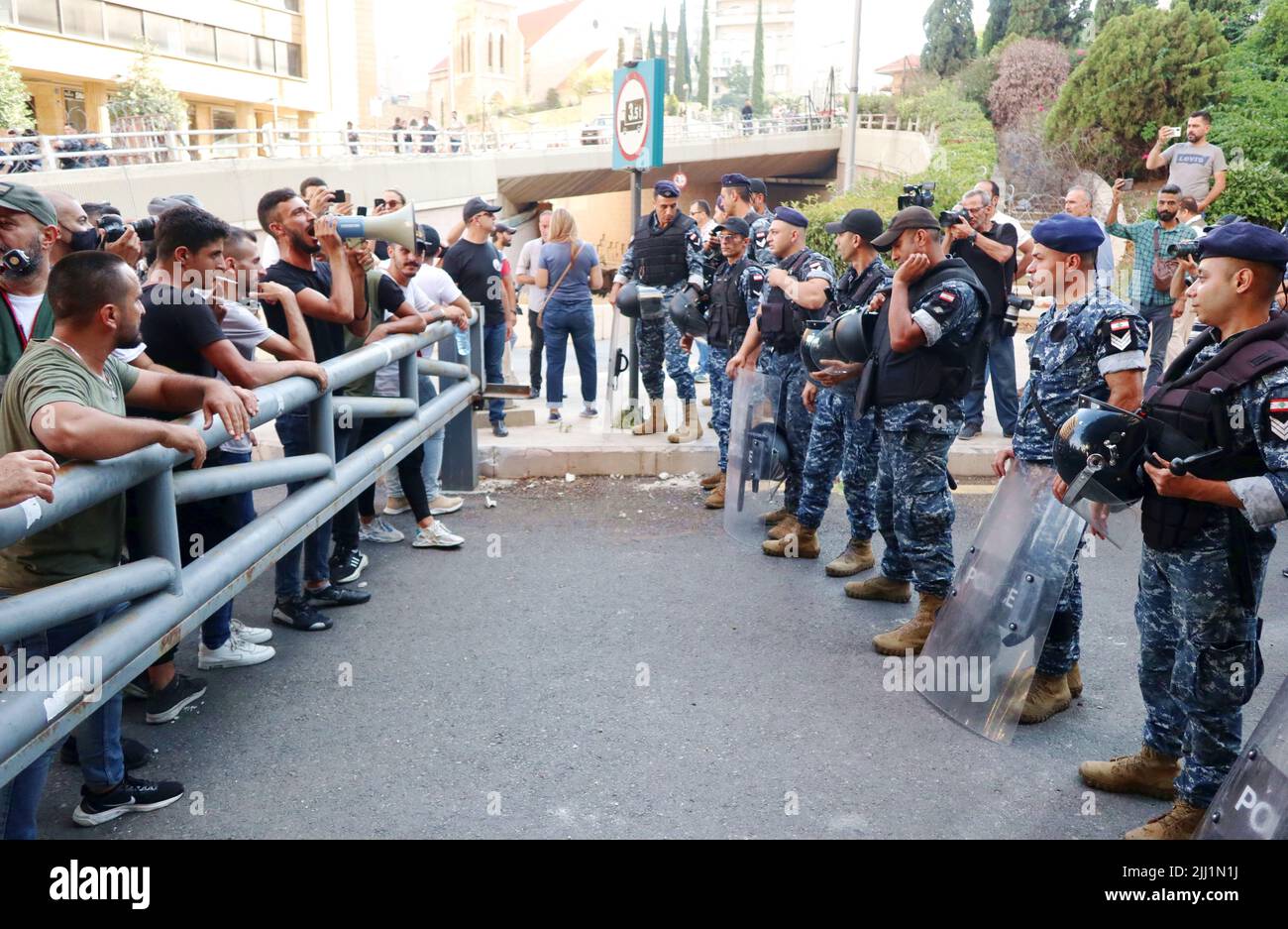 Beirut lebanon prime ministers headquarter crisis banks leba hi-res ...