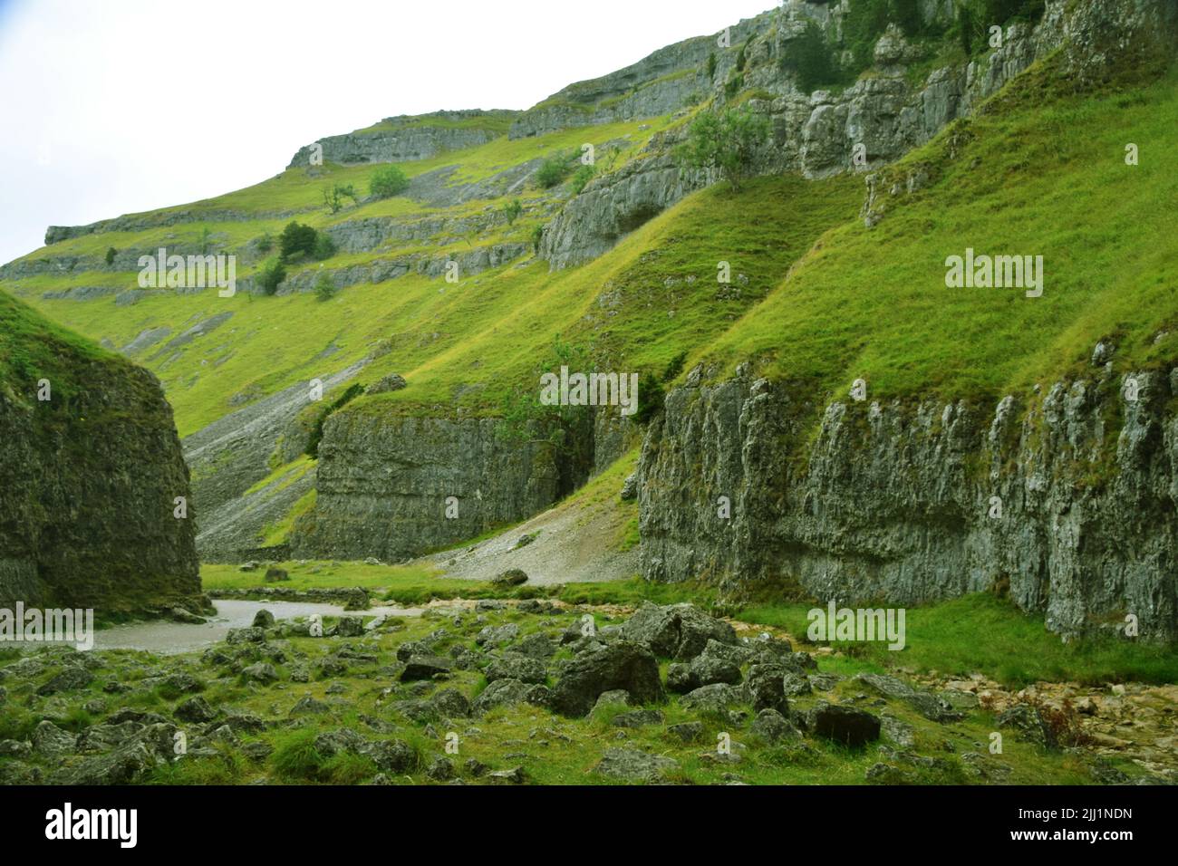 Rock formations at Gordale Scar Stock Photo - Alamy