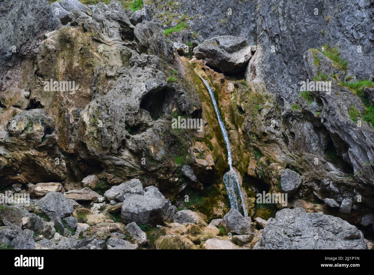 Rock formations at Gordale Scar Stock Photo - Alamy
