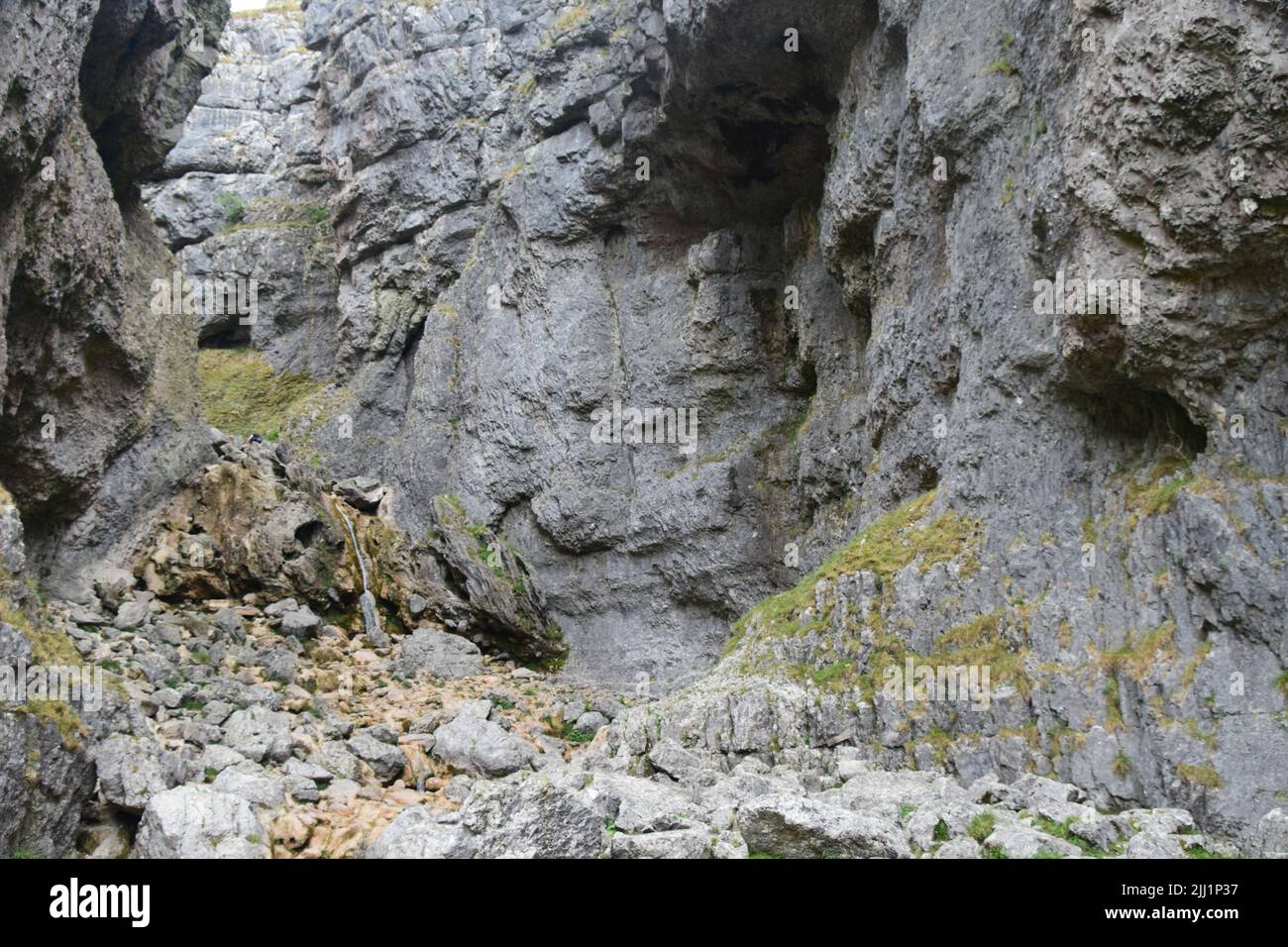 Rock formations at Gordale Scar Stock Photo - Alamy