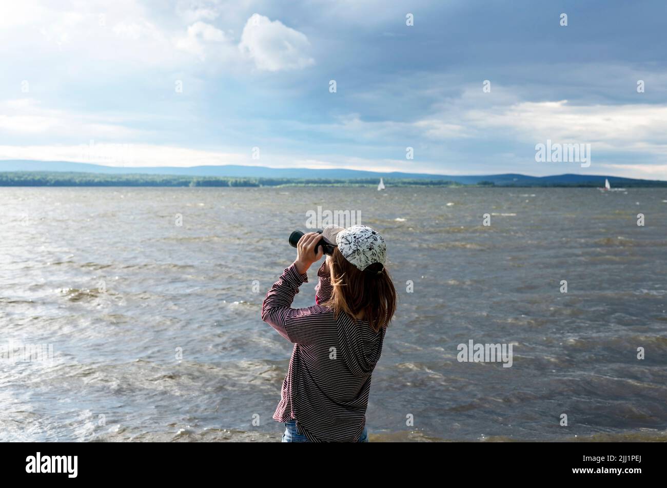 Birdwatching birdwatcher female girl woman hi-res stock photography and ...