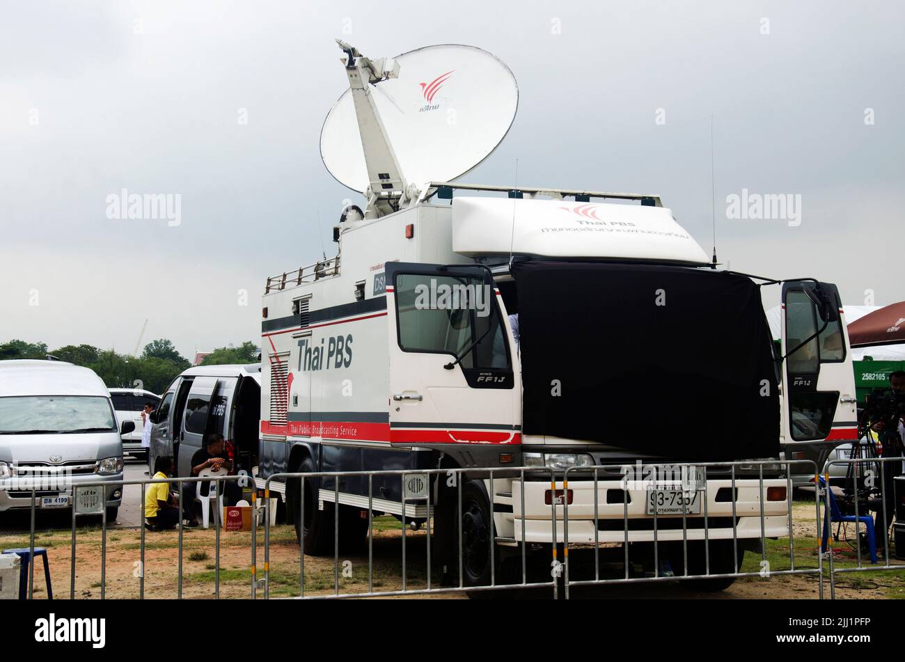 News satellite truck in tv station hi-res stock photography and images ...