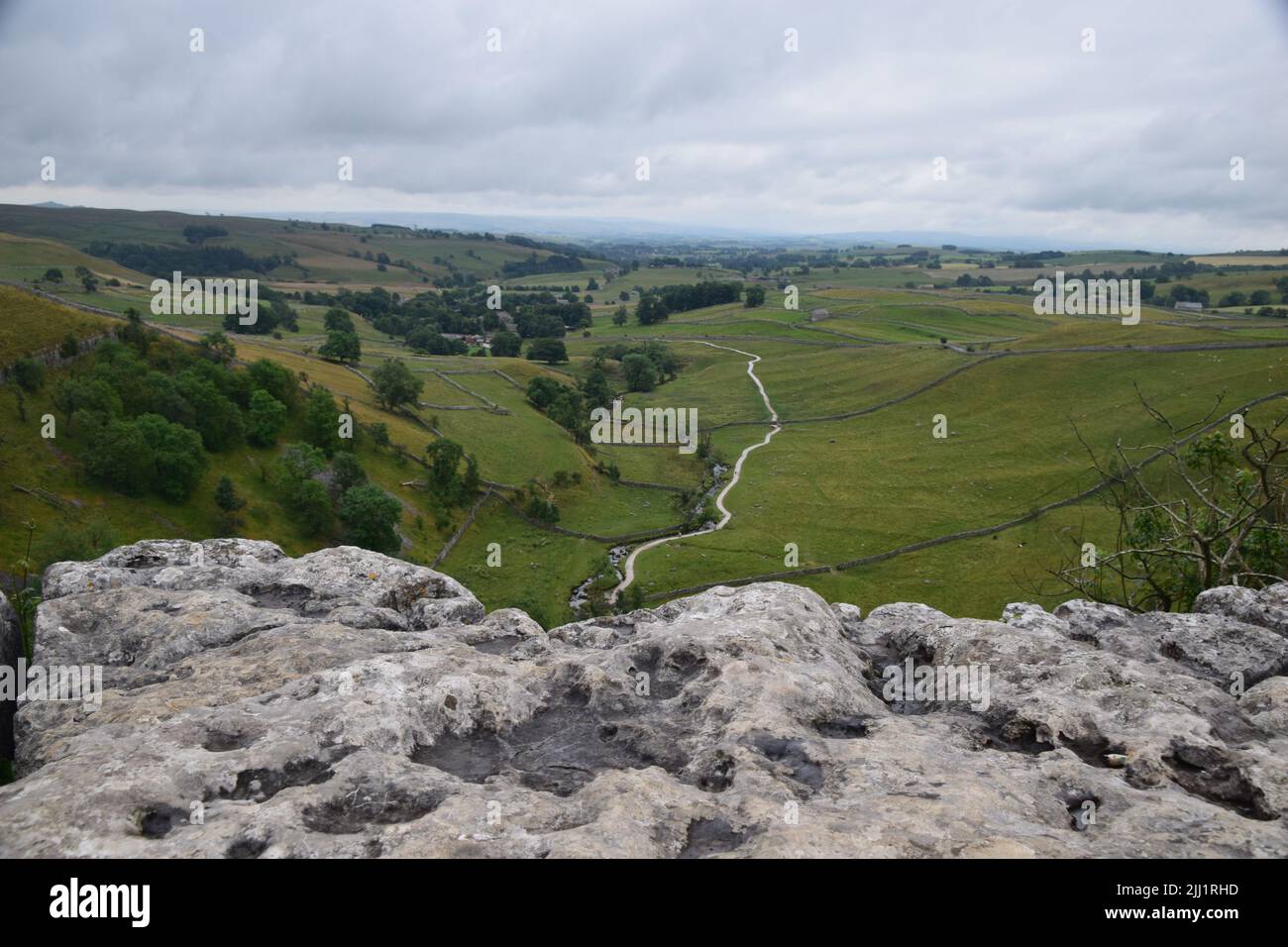 Geological wonder in the Yorkshire dales ,Malham cove and surrounding ...