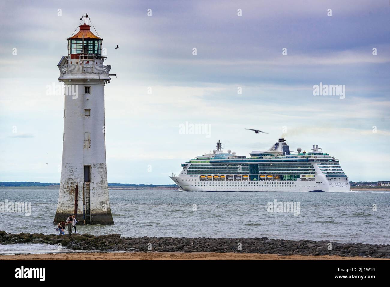 Jewel of the Seas ithe Radiance-class cruise ship operated by Royal ...