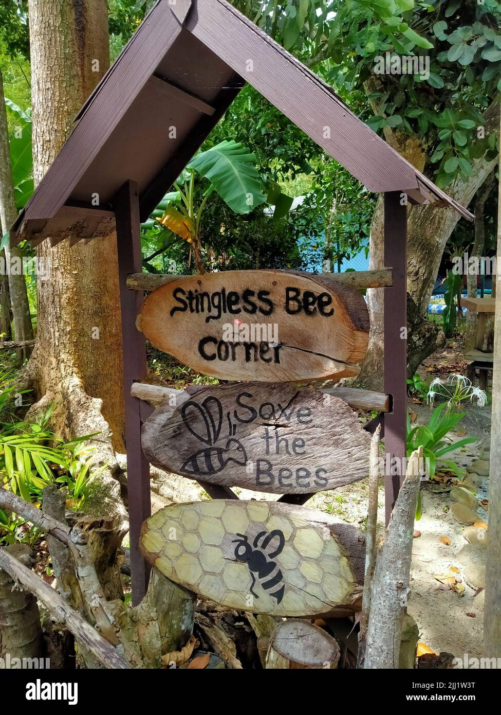 Bee signage hi-res stock photography and images - Alamy