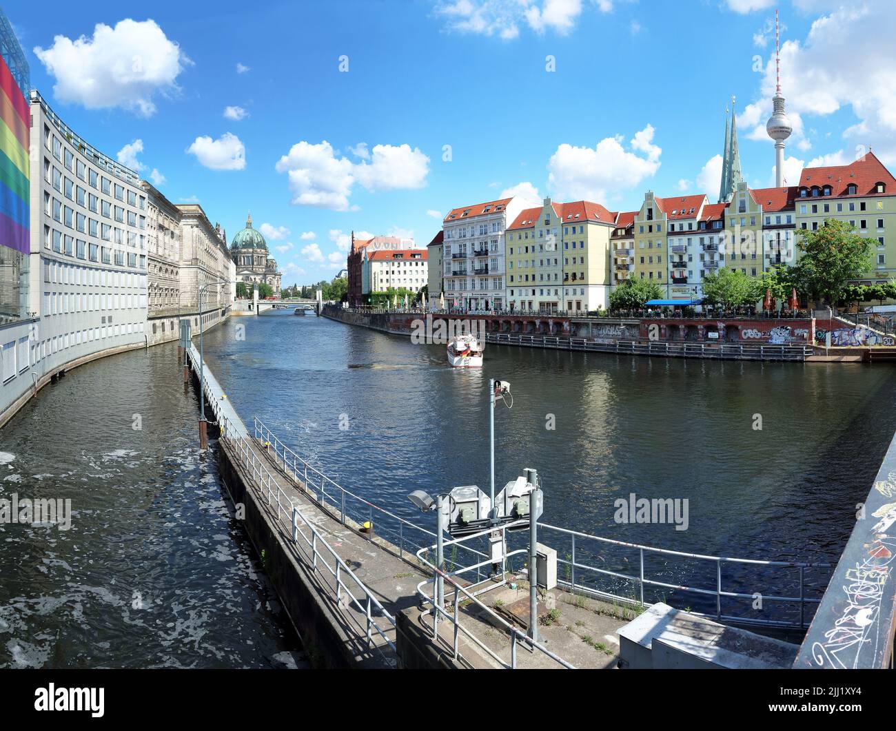 Muhlendamm bridge over Spree river looking towards the Nikolai quarter ...