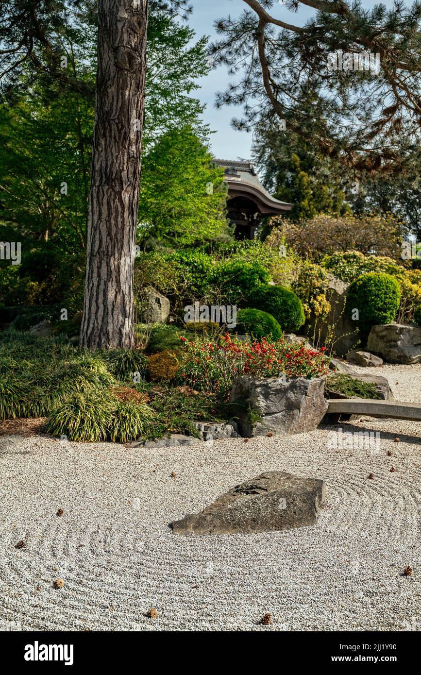 A view of Chokushi-Mon and Japanese Landscape in Royal Botanical ...