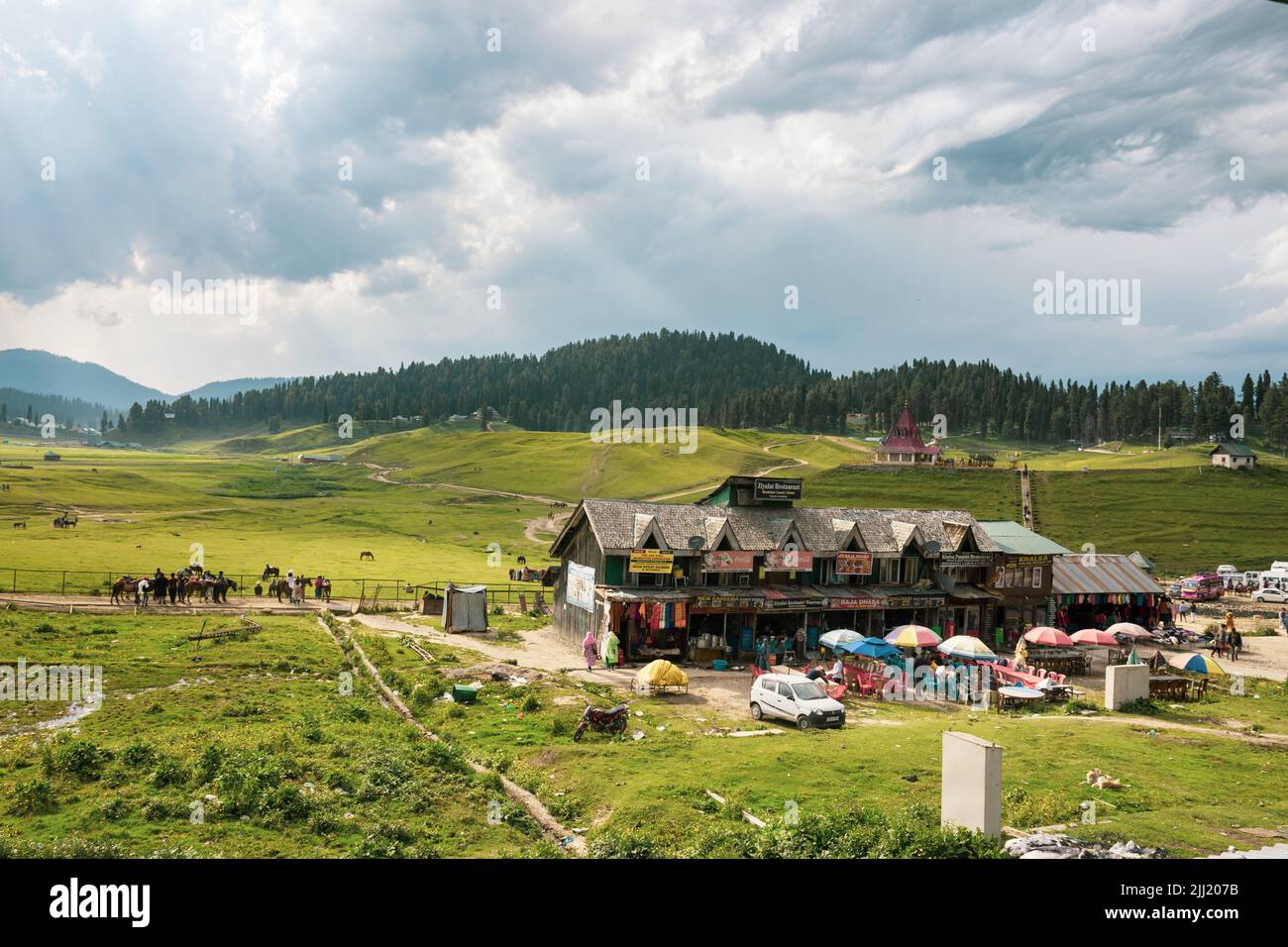 Gulmarg ski resort hi-res stock photography and images - Alamy