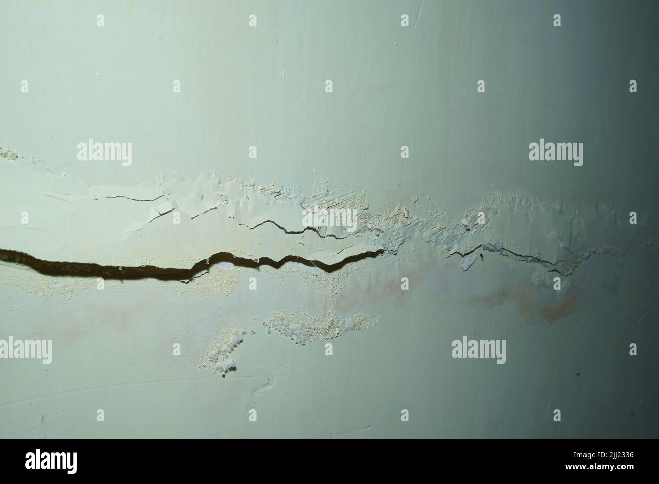 Crack / loose wall due to alkali Stock Photo - Alamy