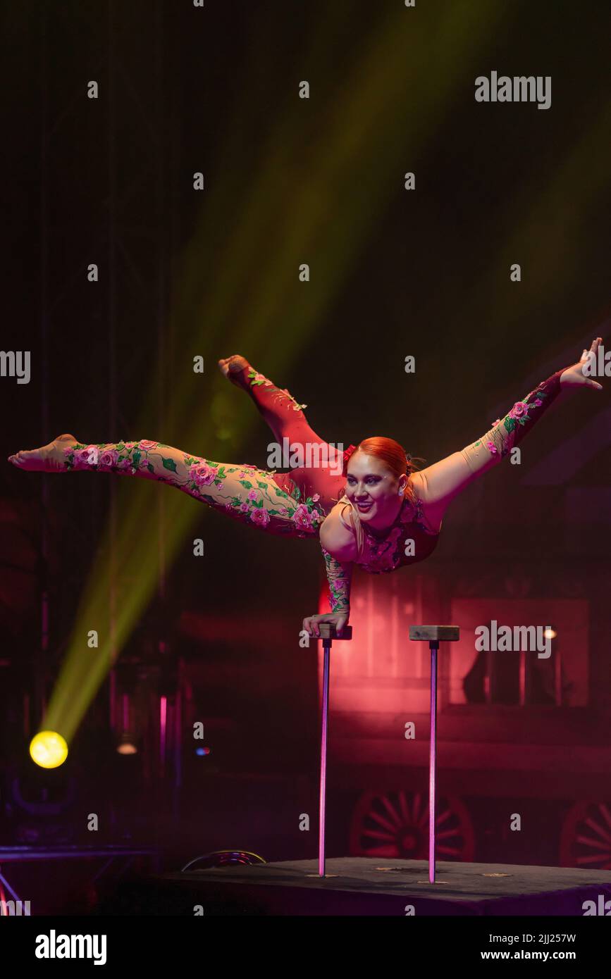 Female circus performer hi-res stock photography and images - Alamy