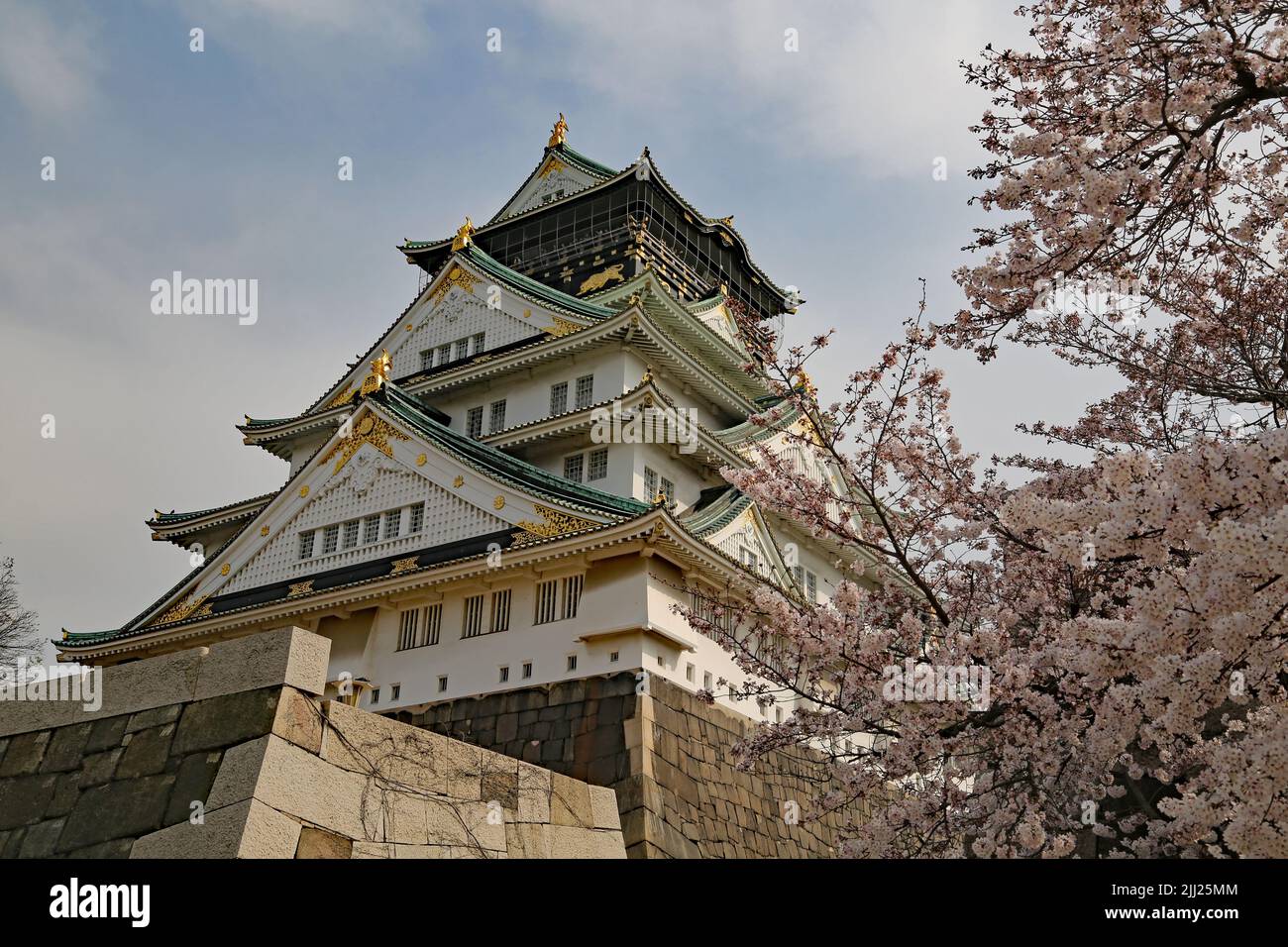 Sakura osaka castle hi-res stock photography and images - Alamy