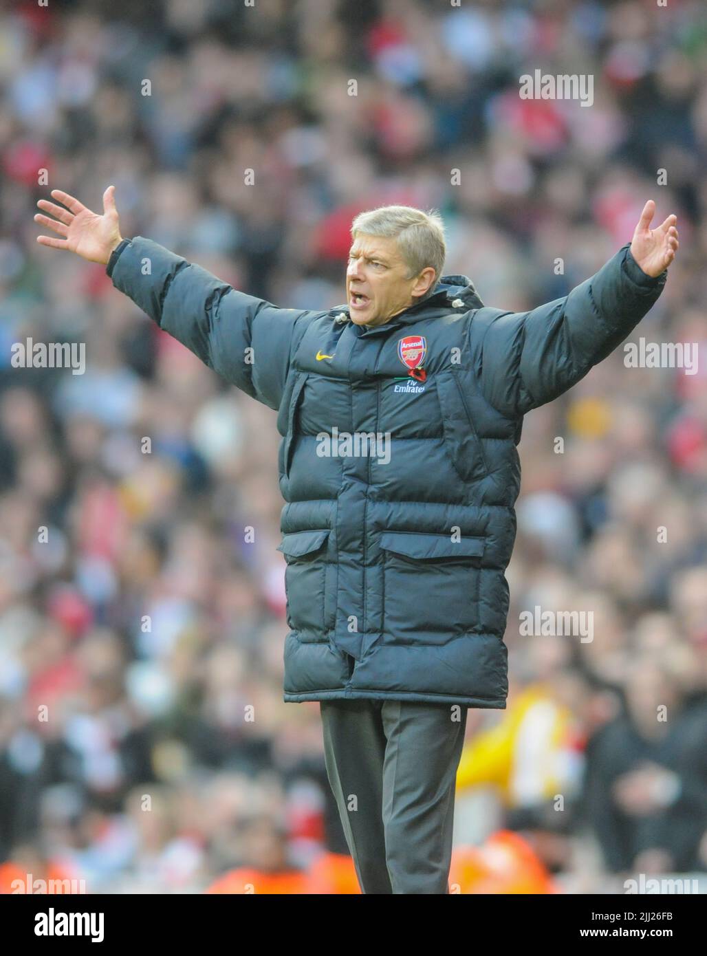 Arsenal soccer manager arsene wenger hi-res stock photography and ...