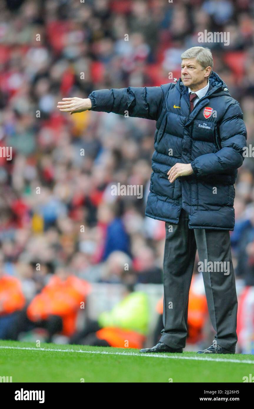 Arsenal soccer manager arsene wenger hi-res stock photography and ...