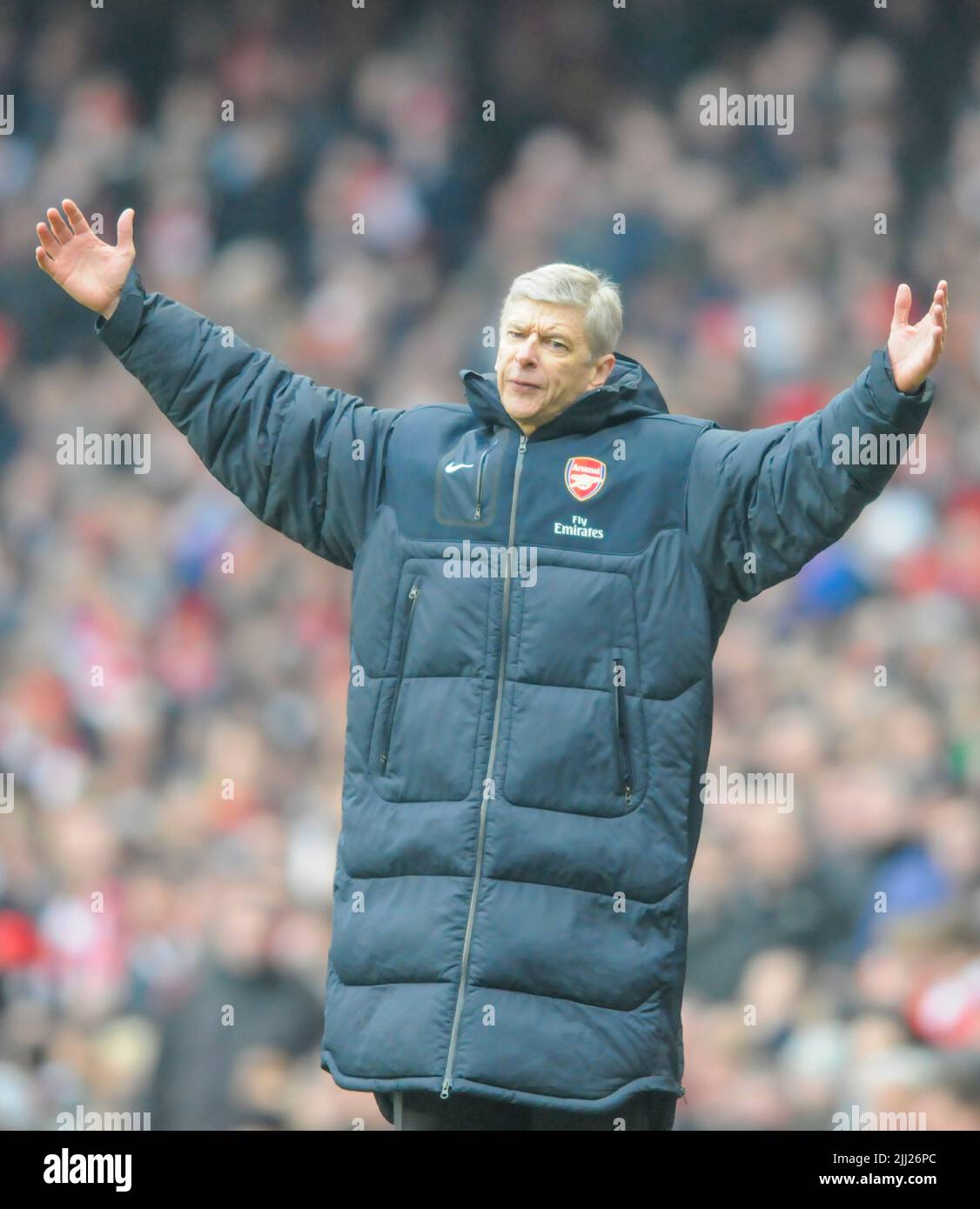 Arsenal soccer manager arsene wenger hi-res stock photography and ...