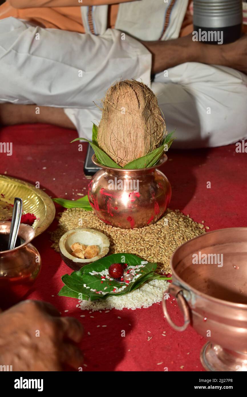 Rituals in hindu wedding ceremony hi-res stock photography and images ...