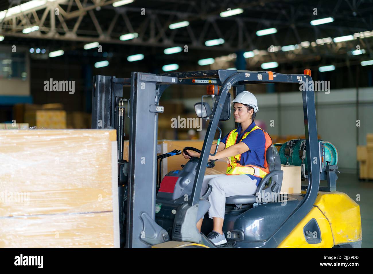 Asian lift hi-res stock photography and images - Alamy