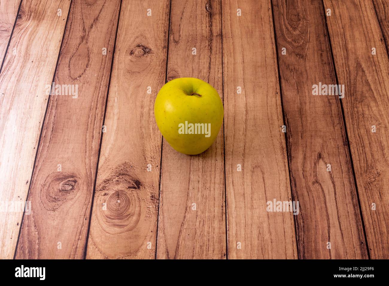 Golden delicious apple packaging hi-res stock photography and images ...