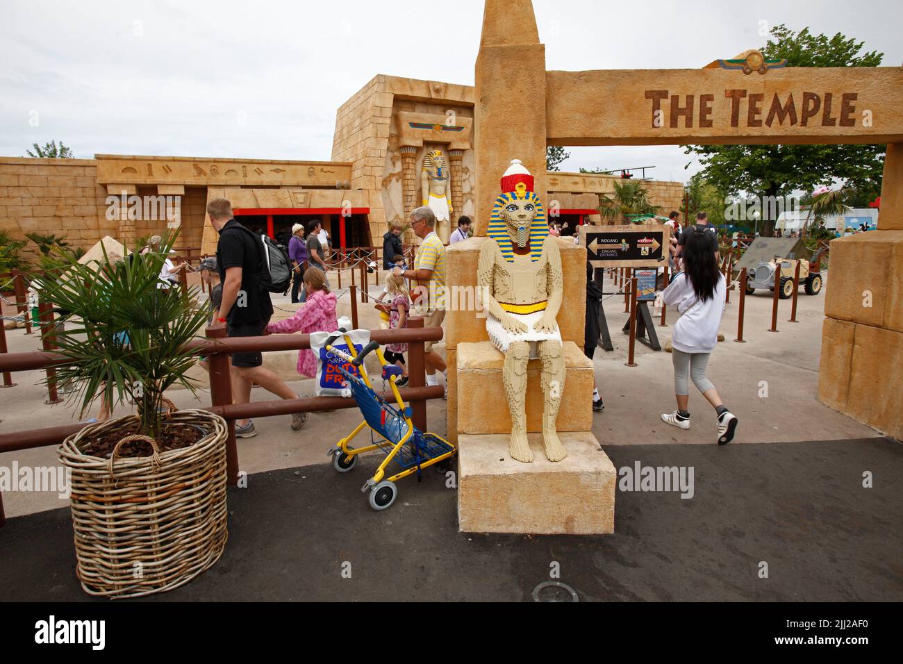 Legoland logo hi-res stock photography and images - Alamy