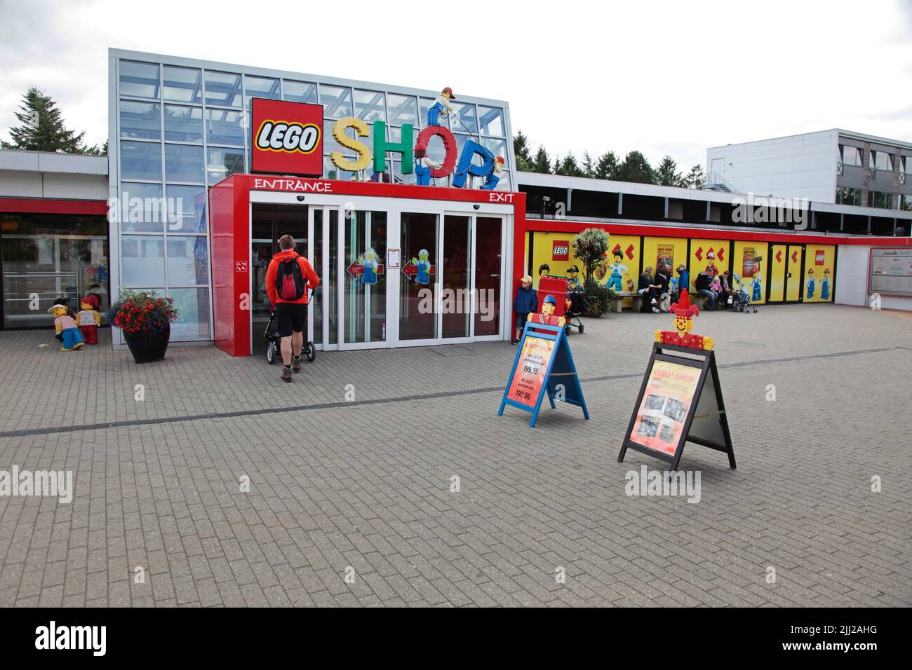 Legoland logo hi-res stock photography and images - Alamy