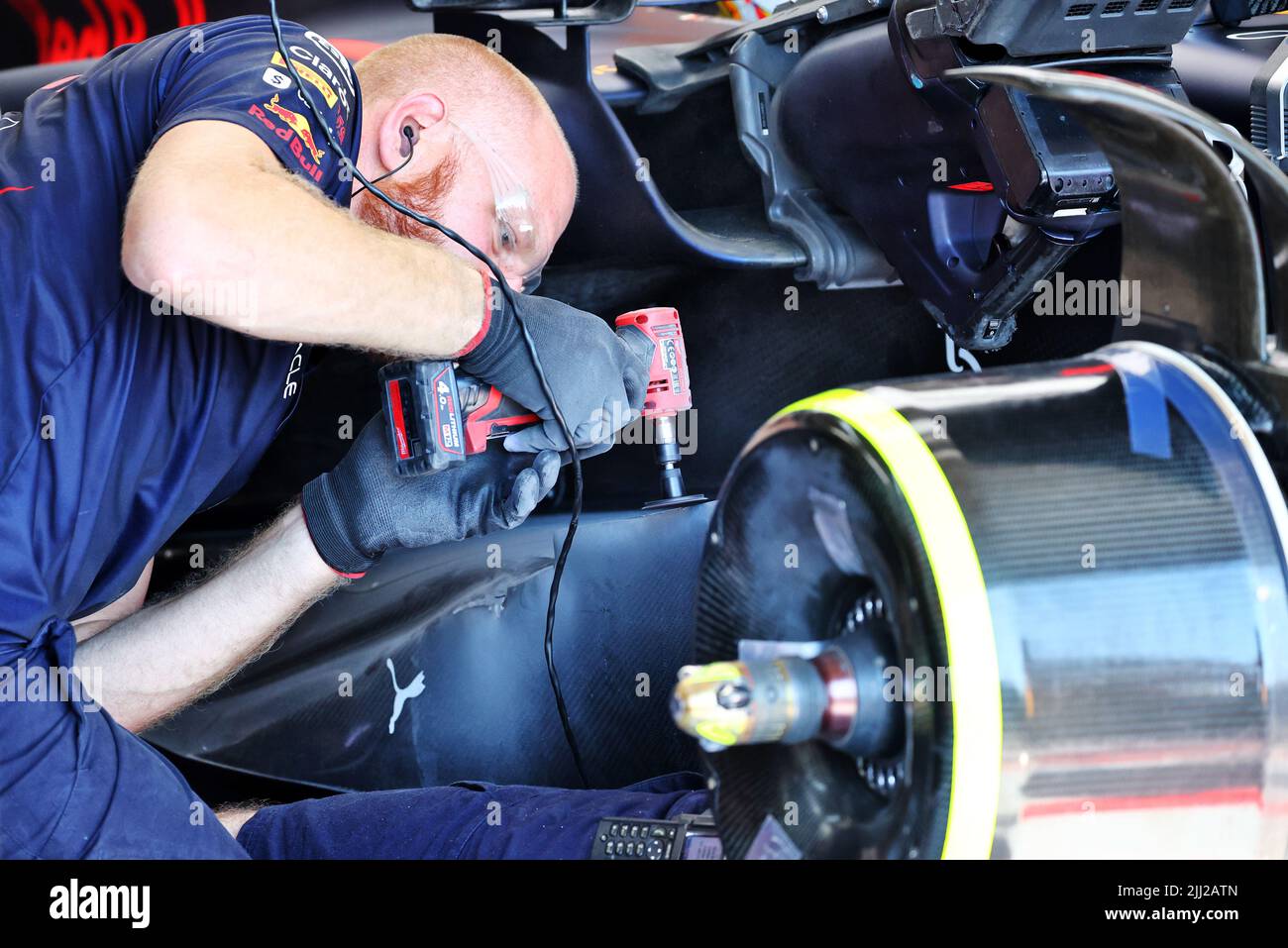 Red Bull Racing mechanic working on the Red Bull Racing RB18 sidepod ...