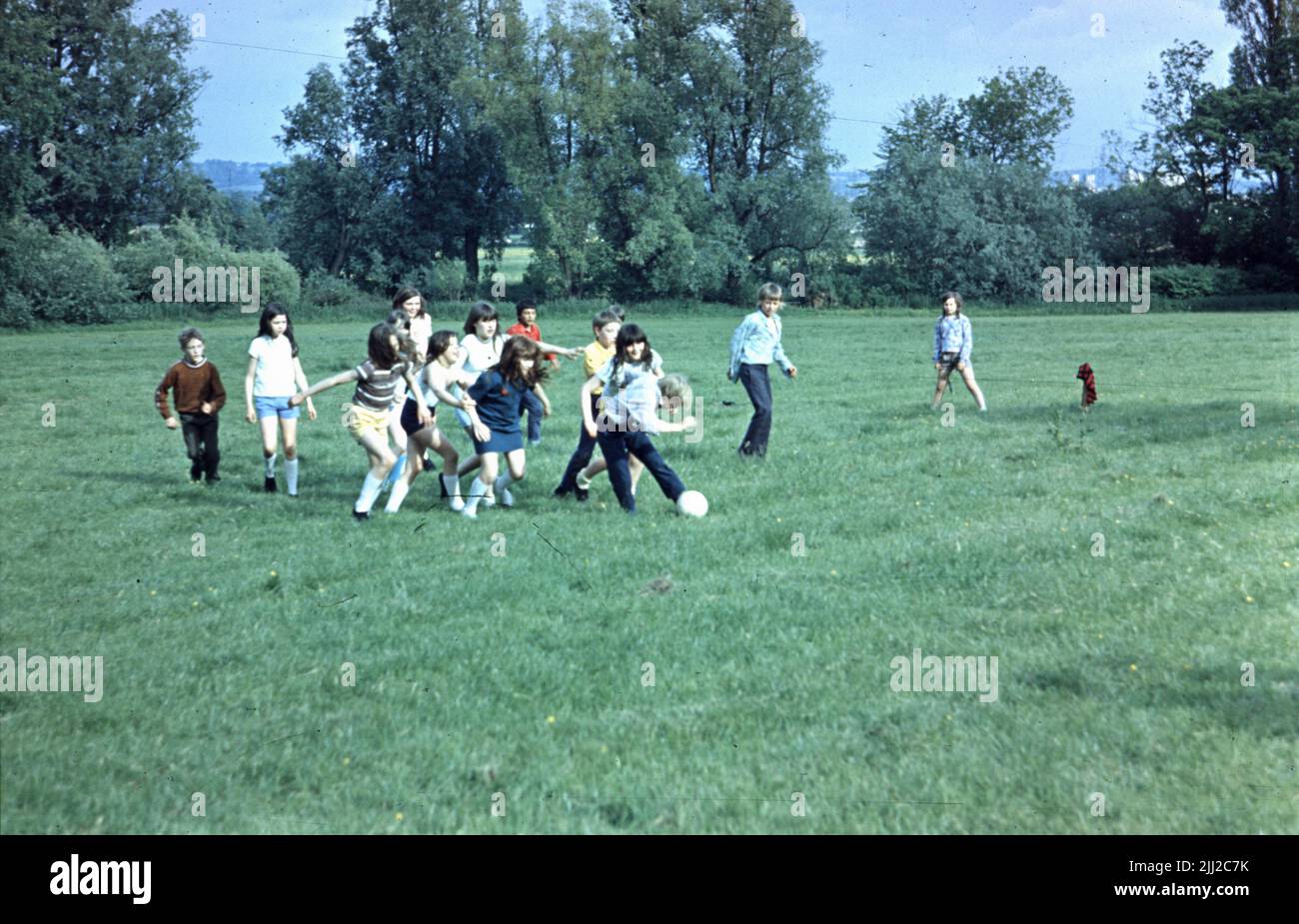 Children playing outside 1970s hi-res stock photography and images - Alamy