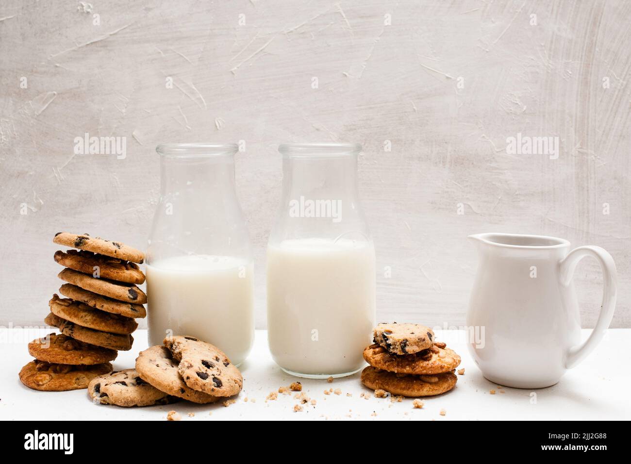Wholegrain products eating with milk Stock Photo - Alamy
