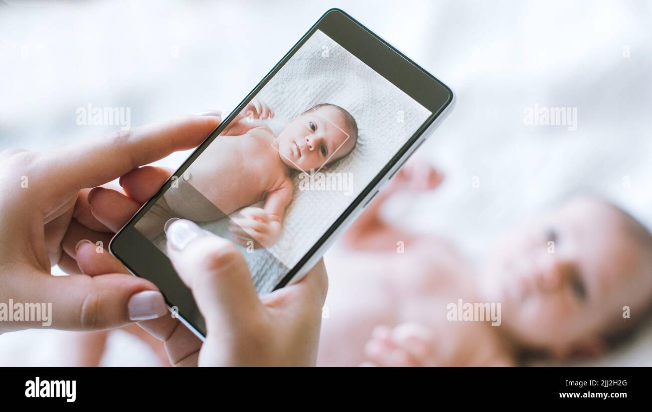 mother take a smartphone photo of her newborn baby Stock Photo - Alamy