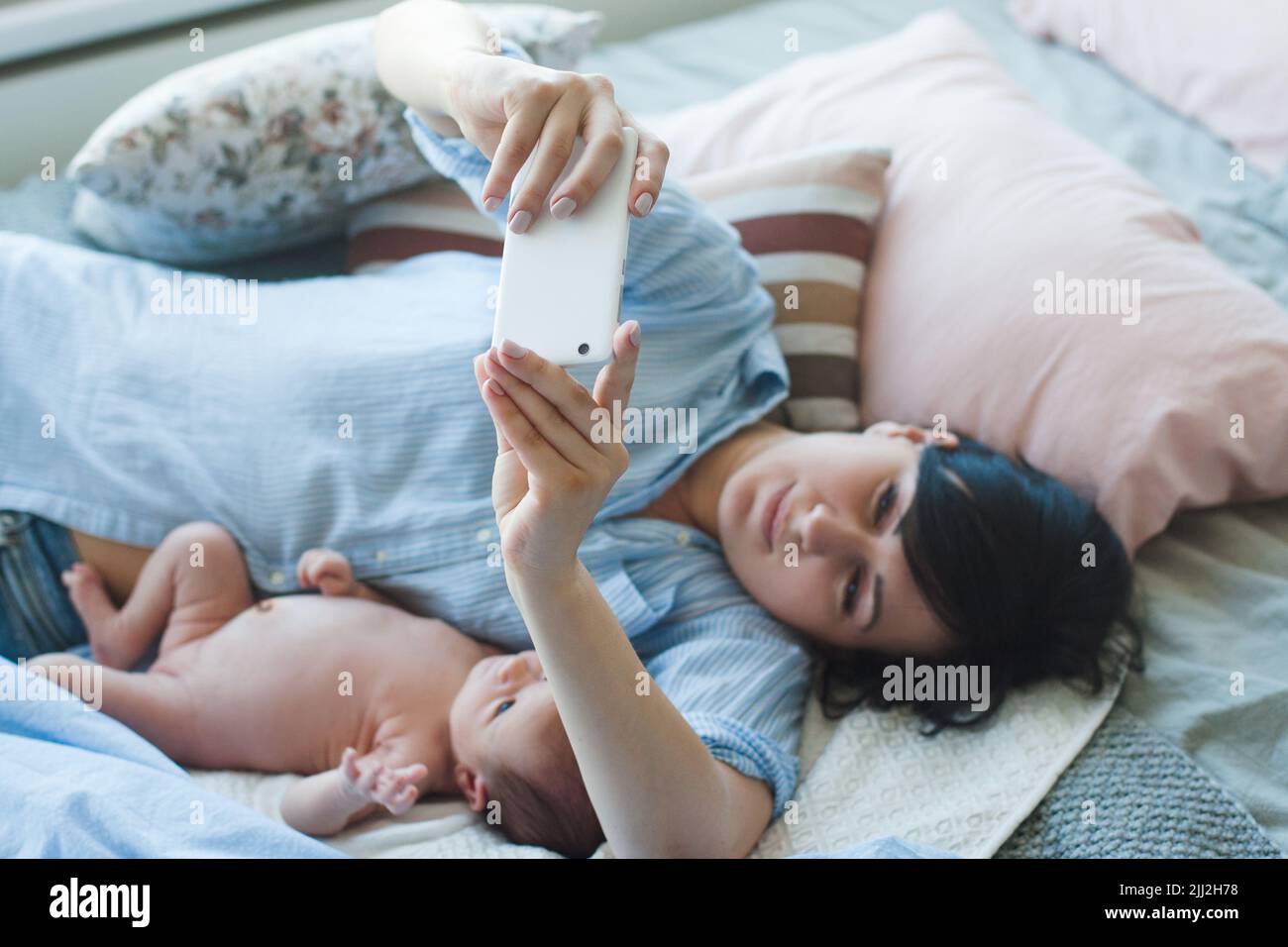Communication with relatives hi-res stock photography and images - Alamy