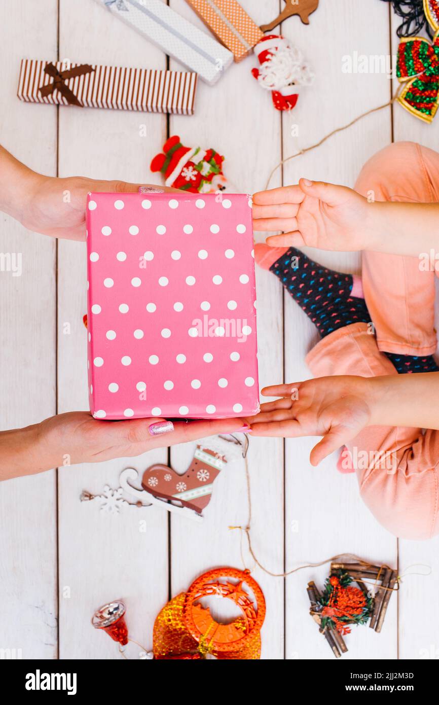 Teamwork help hi-res stock photography and images - Alamy