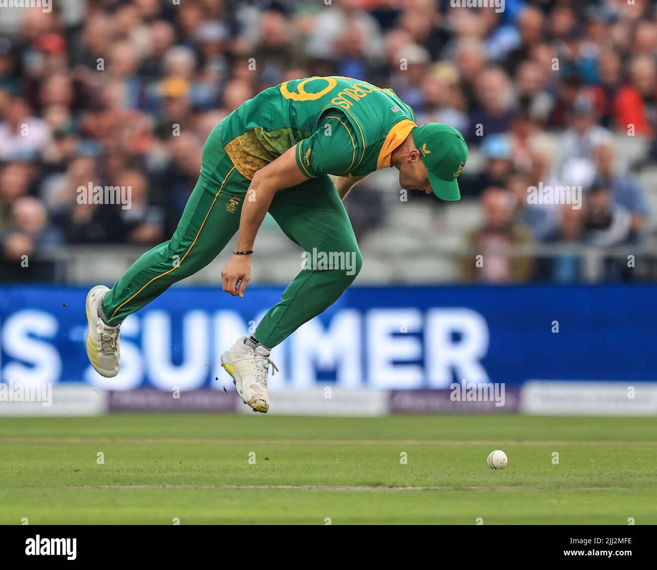 Manchester, UK. 22nd July, 2022. Dwaine Pretorius of South Africa stops ...