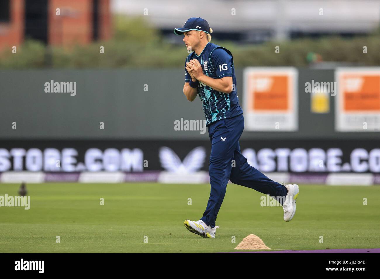 Sam Curran of England catches out Janneman Malan of South Africa Stock ...