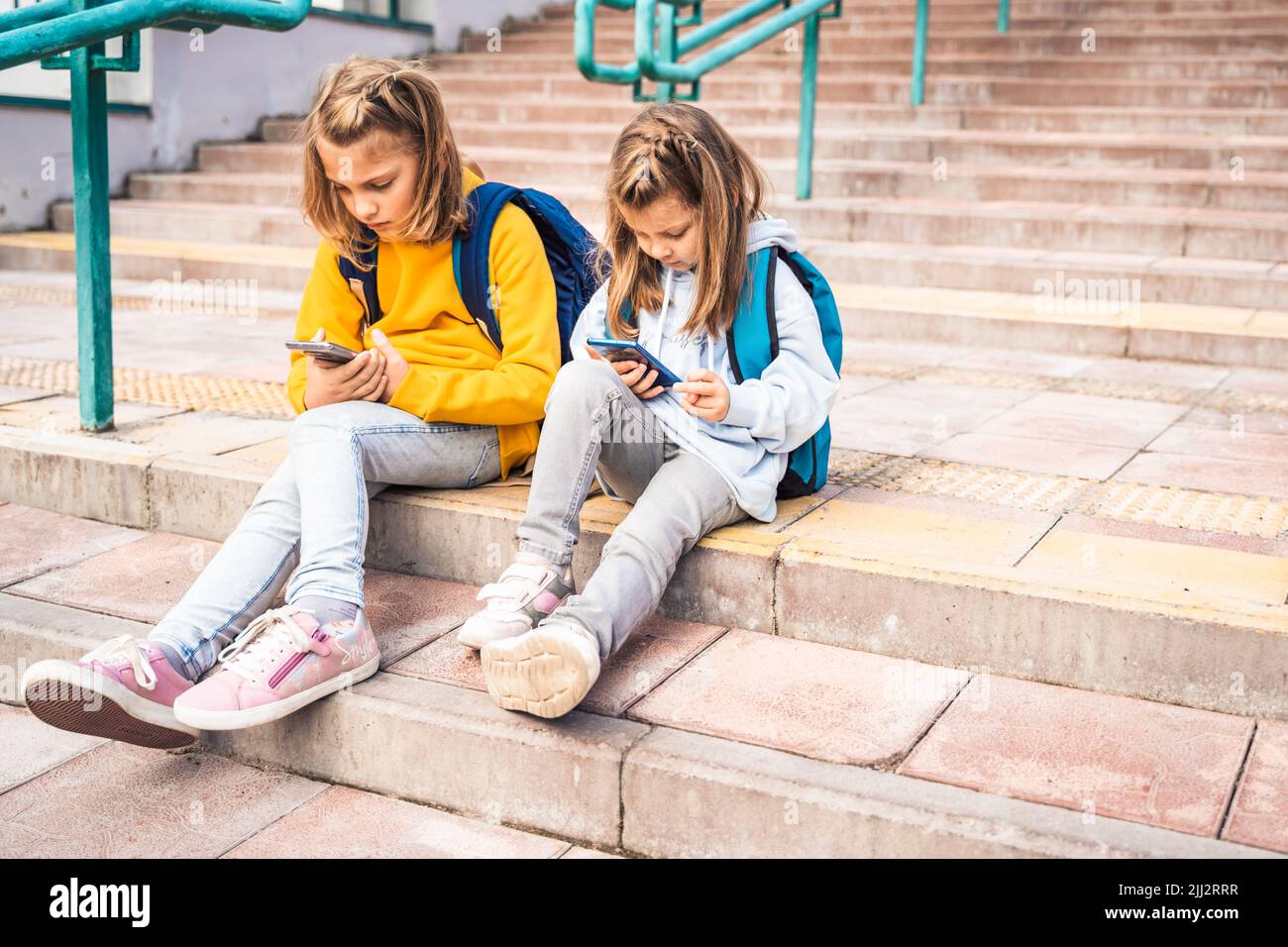 School bullying girls hi-res stock photography and images - Alamy
