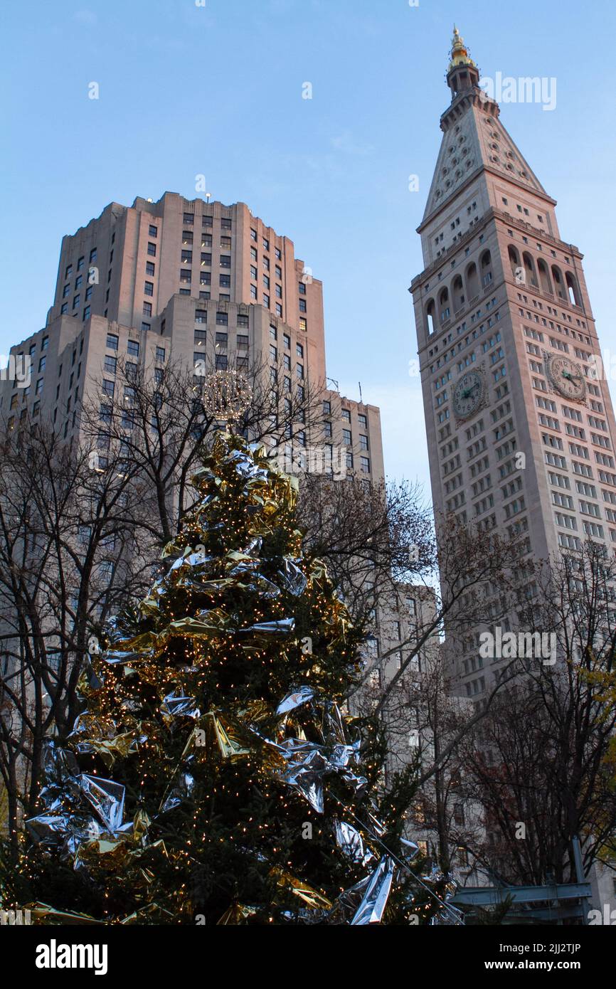 Holiday tree in New York City Stock Photo - Alamy