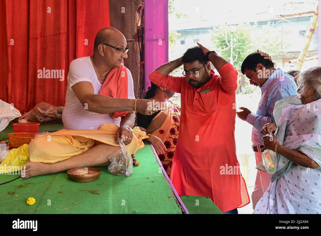 Blessing of hindu god india hi-res stock photography and images - Alamy