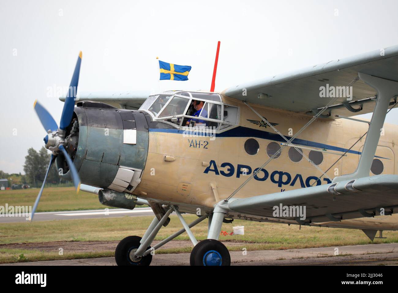 Antonov an 10 aircraft hi-res stock photography and images - Alamy