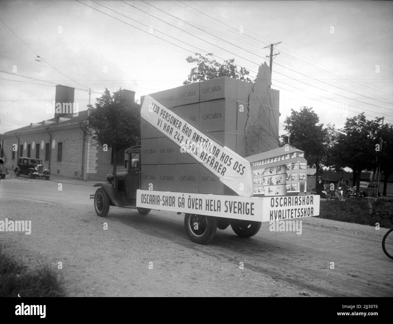 Packing truck for transport Black and White Stock Photos & Images - Alamy