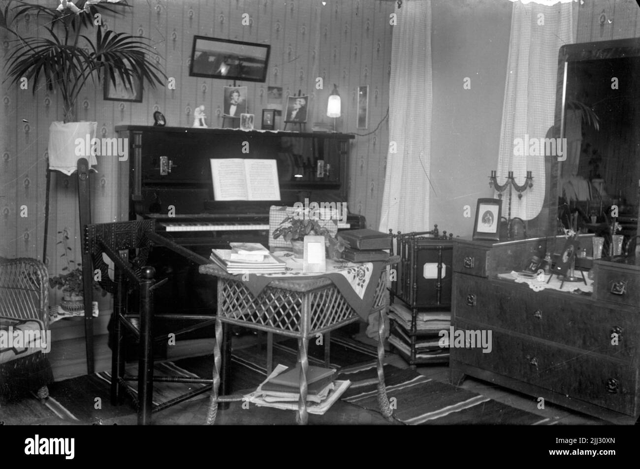 33 wall Black and White Stock Photos & Images - Alamy