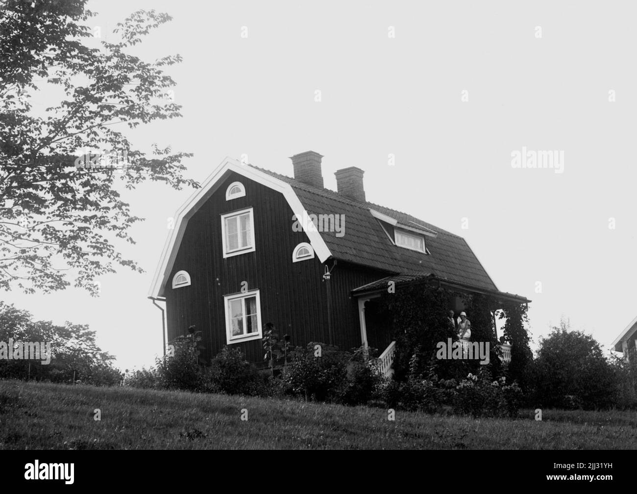 Modern apartment buildings concrete Black and White Stock Photos ...