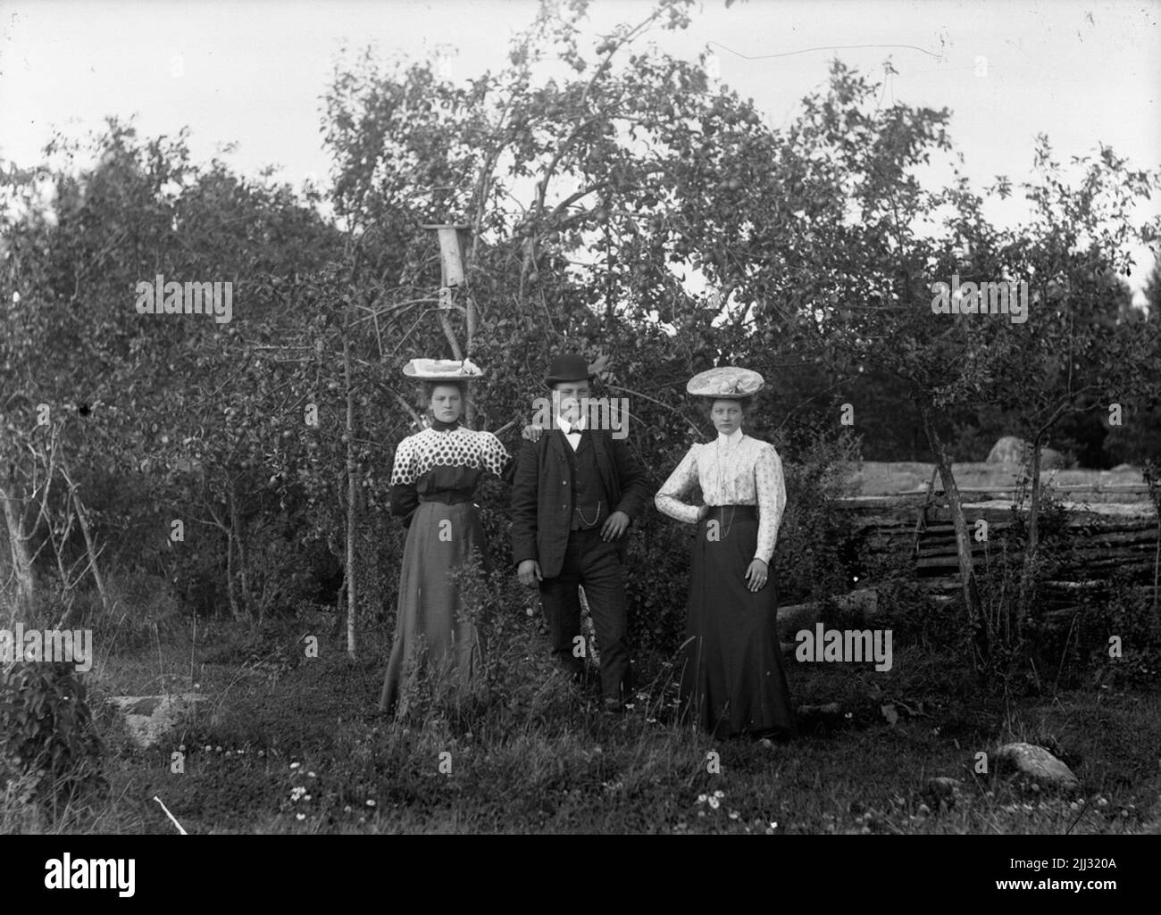 Cluster people Black and White Stock Photos & Images - Alamy