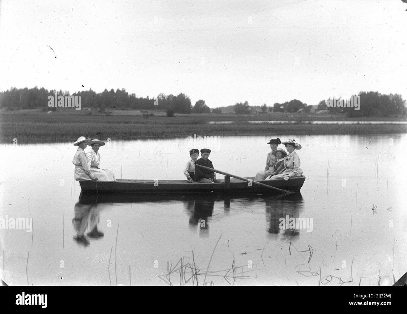 People rowing a boat Black and White Stock Photos & Images - Alamy