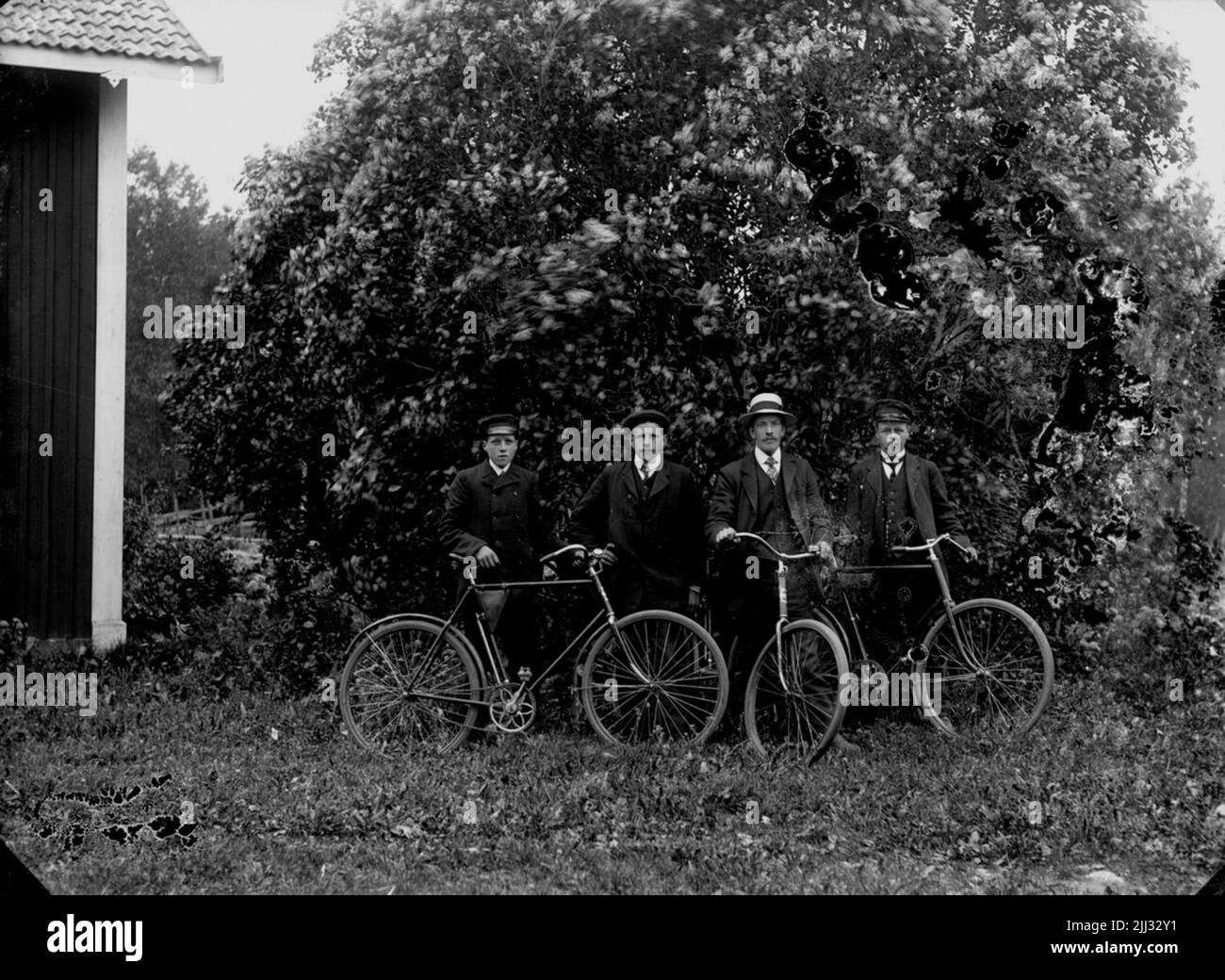 Four men posing Black and White Stock Photos & Images - Alamy