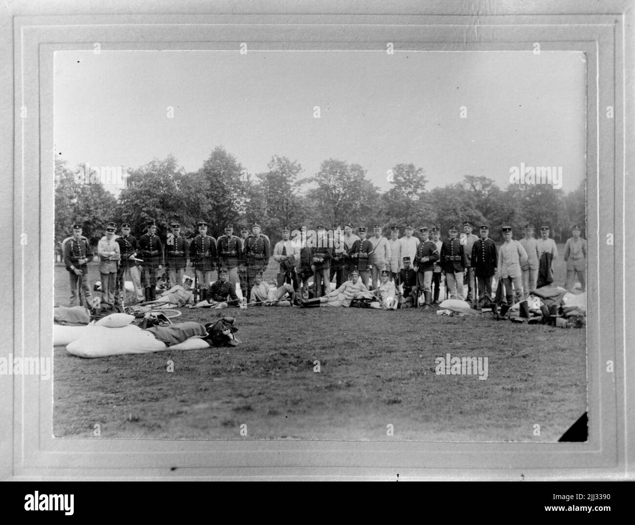 Formation of soldiers in uniform Black and White Stock Photos & Images ...