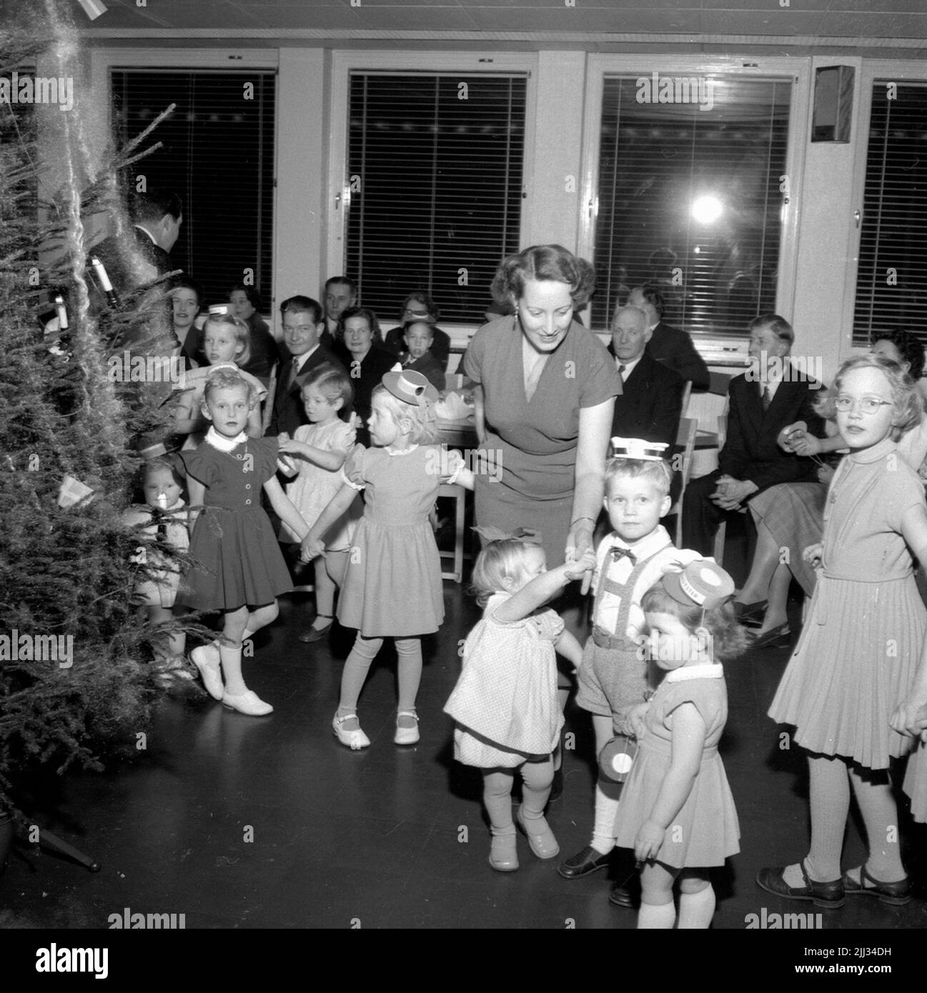 Christmas party at the Electricians at Vasaskolan.19 January 1955 Stock ...